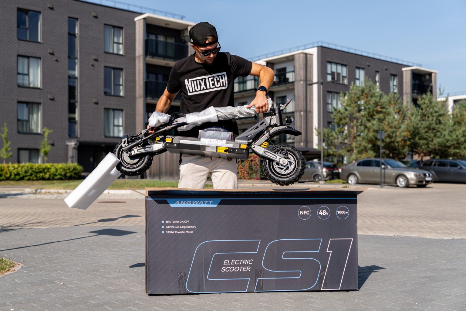 ANGWATT CS1 electric scooter for €560 — Niuxtech