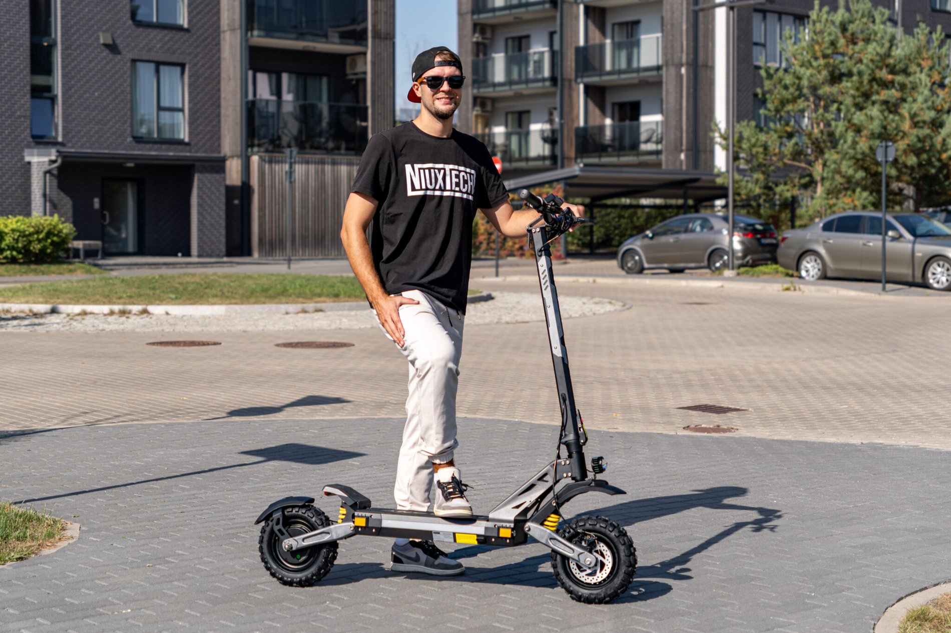 ANGWATT CS1 electric scooter for €560 — Niuxtech